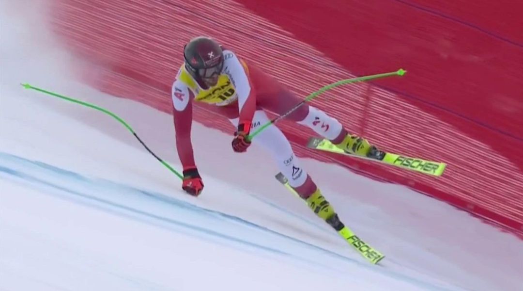 Daniel Hemetsberger cade male dopo il salto e finisce nelle reti: che botta! Poi arriva al ...